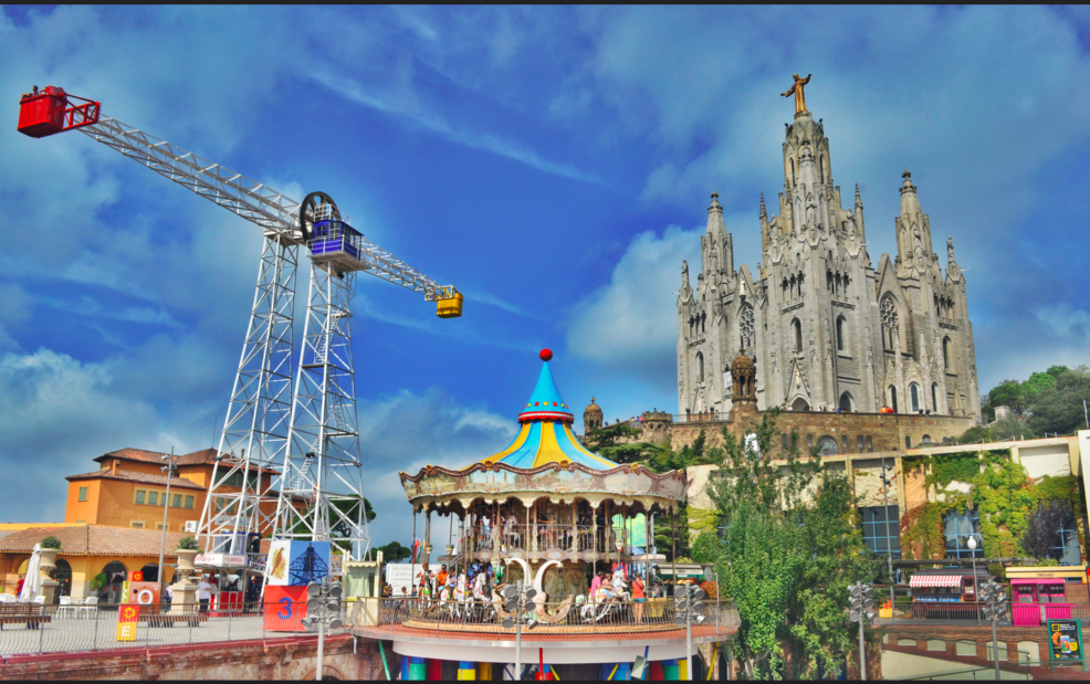 Tibidabo, el parque de atracciones que mira a Barcelona | Familias en ruta